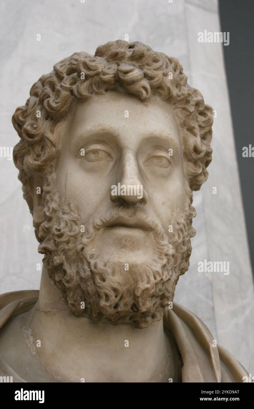 Commodus statue hi-res stock photography and images - Alamy