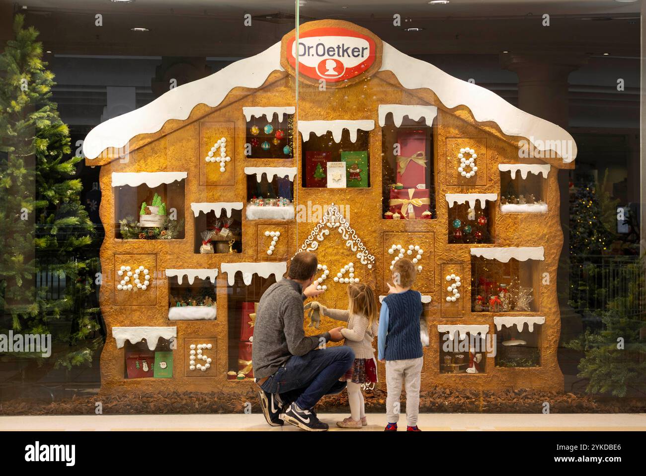 EDITORIAL USE ONLY Rob Aquadro with his children Amelie aged 2 and ...