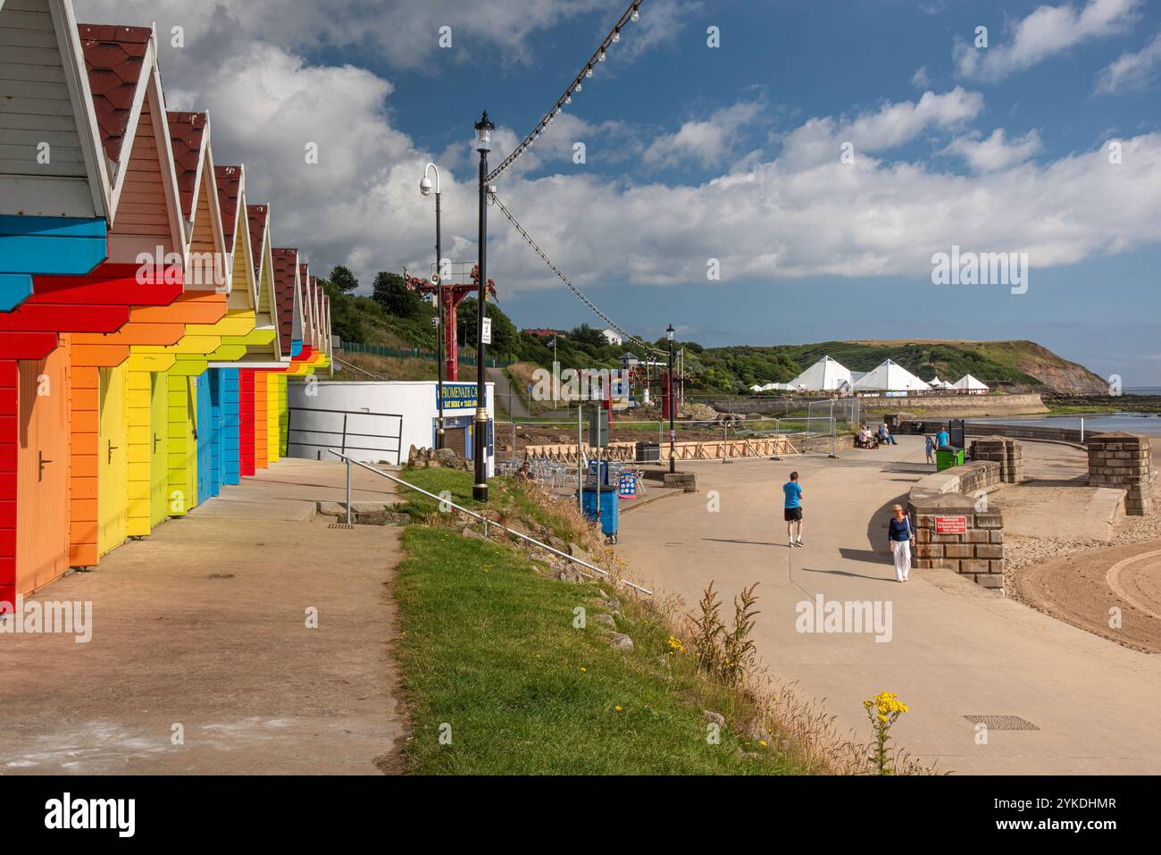 Colourful beach huts line the north bay promenade in Scarborough Stock ...