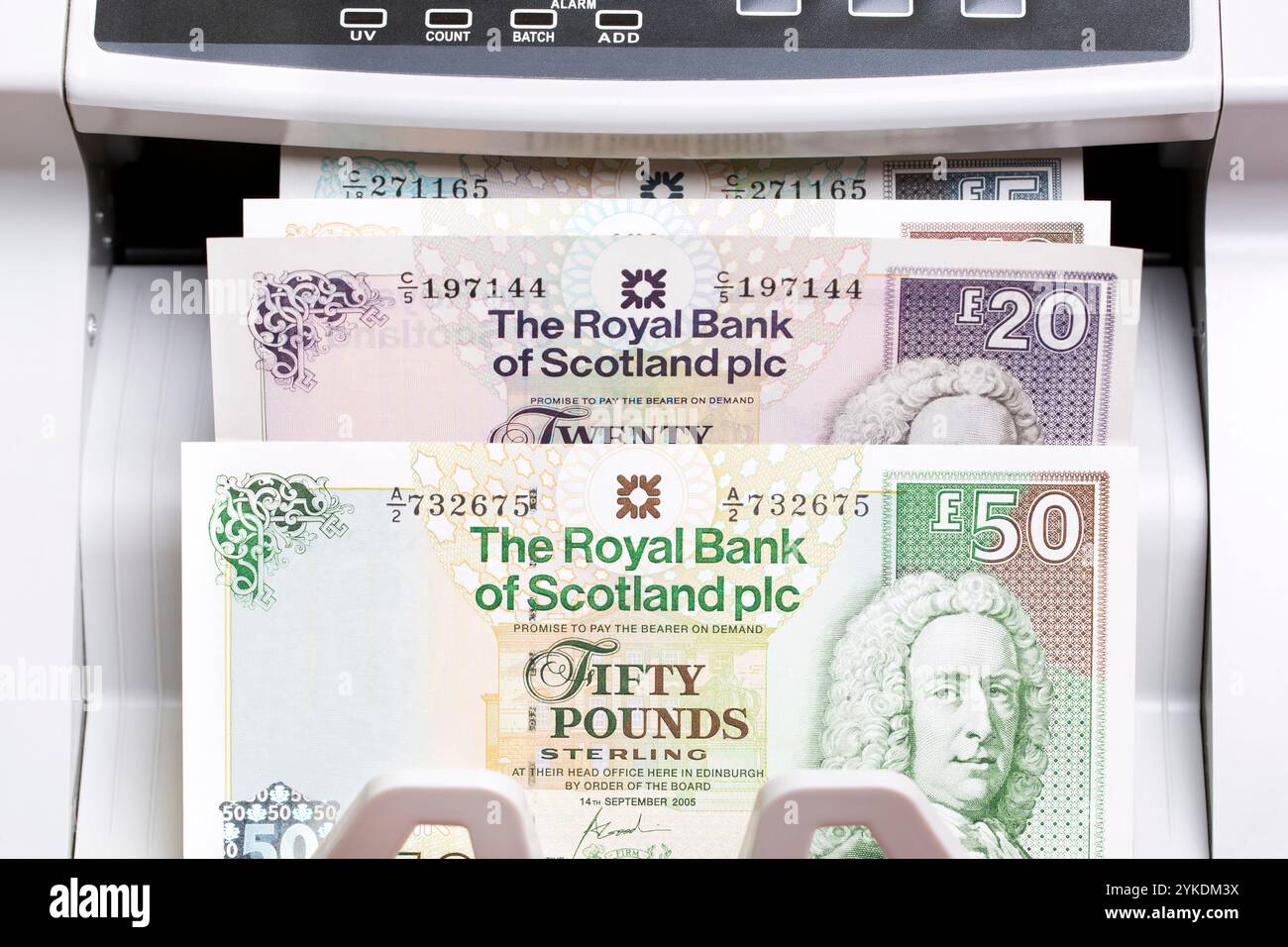 Scottish money - pound in the counting machine Stock Photo - Alamy