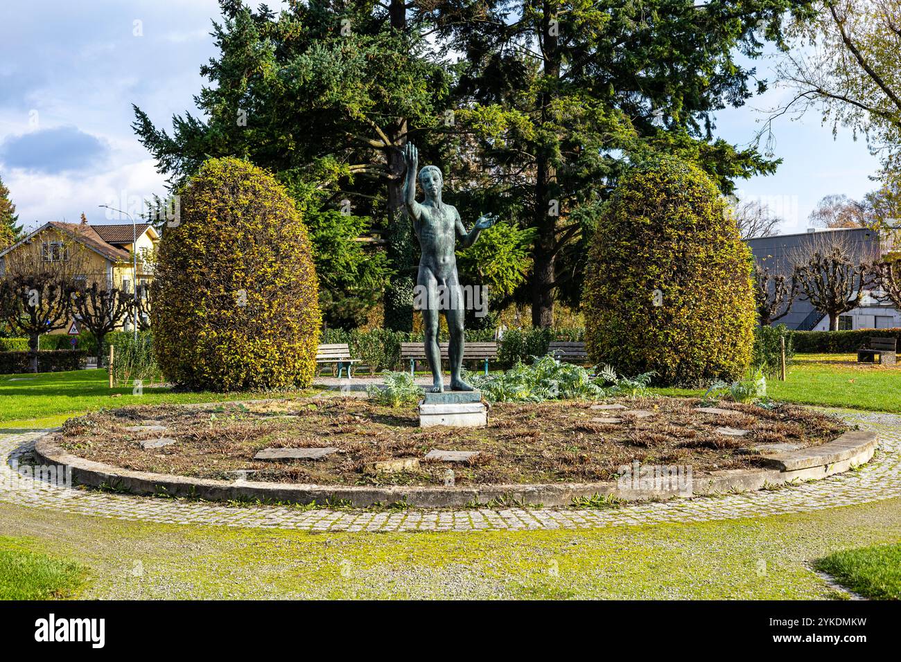 The photo shows the statue in the park in Kreuzlingen near the bus stop ...