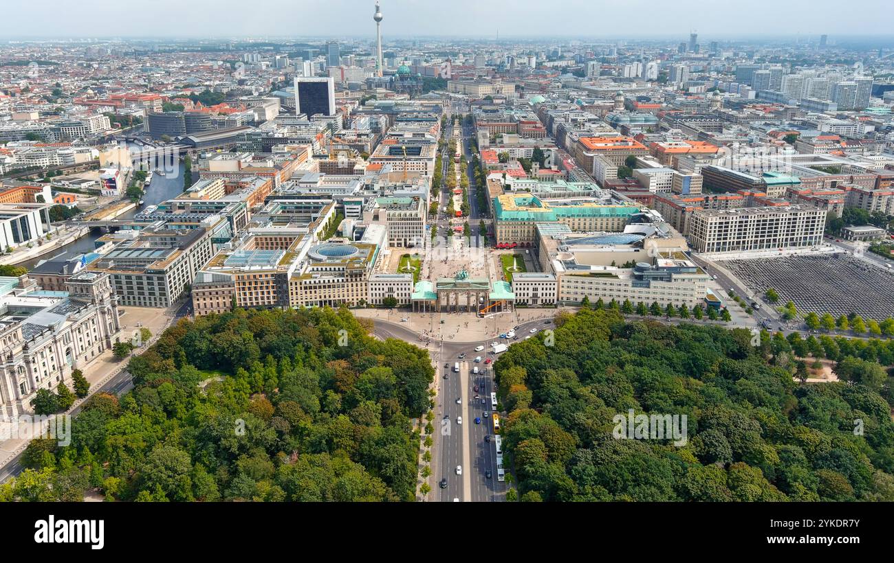 Panoramic view of Berlin’s city center, with the Brandenburg Gate and ...