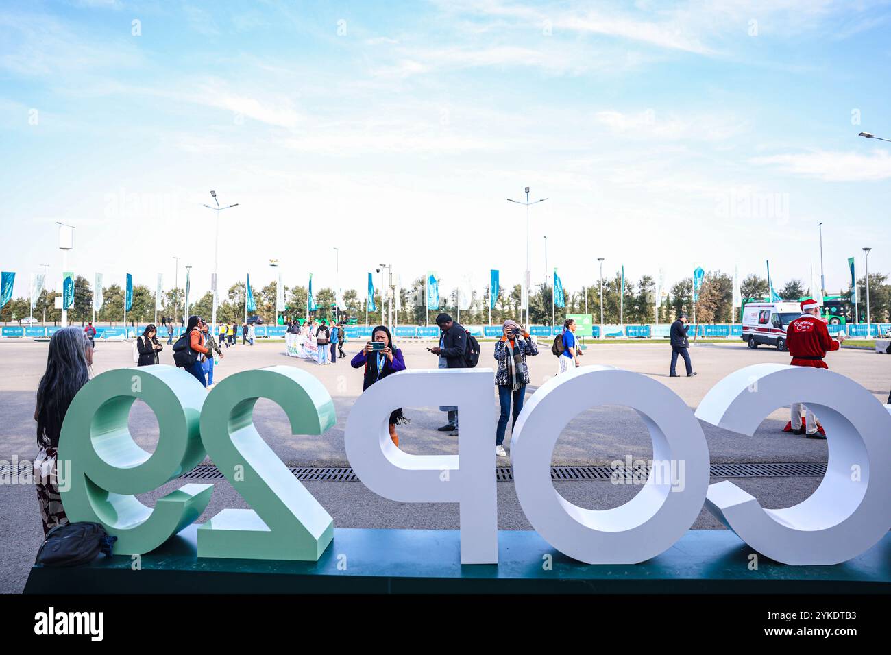 16th largest stadium in the world hi-res stock photography and images ...