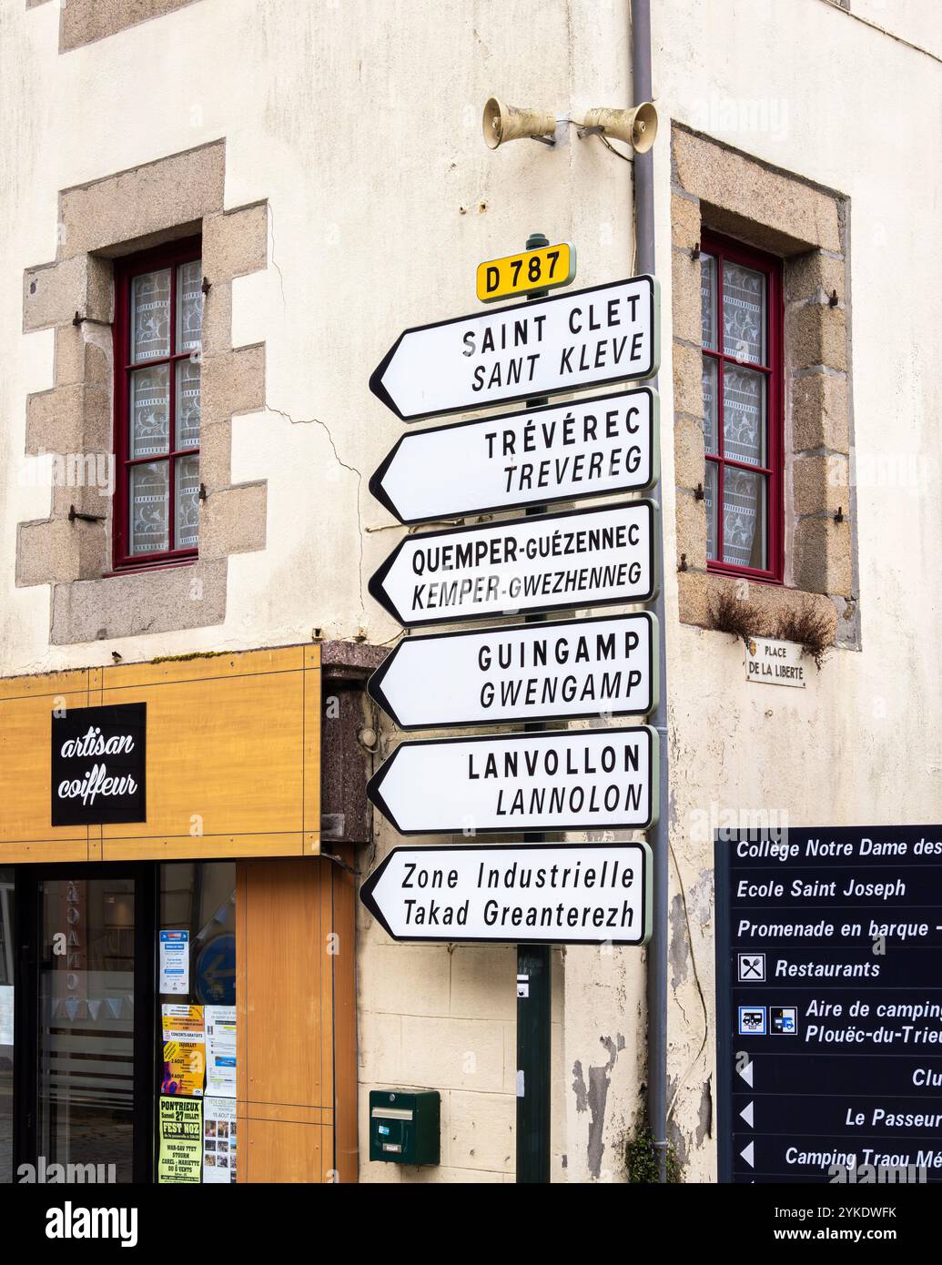 Road signs in french and breton hi-res stock photography and images - Alamy