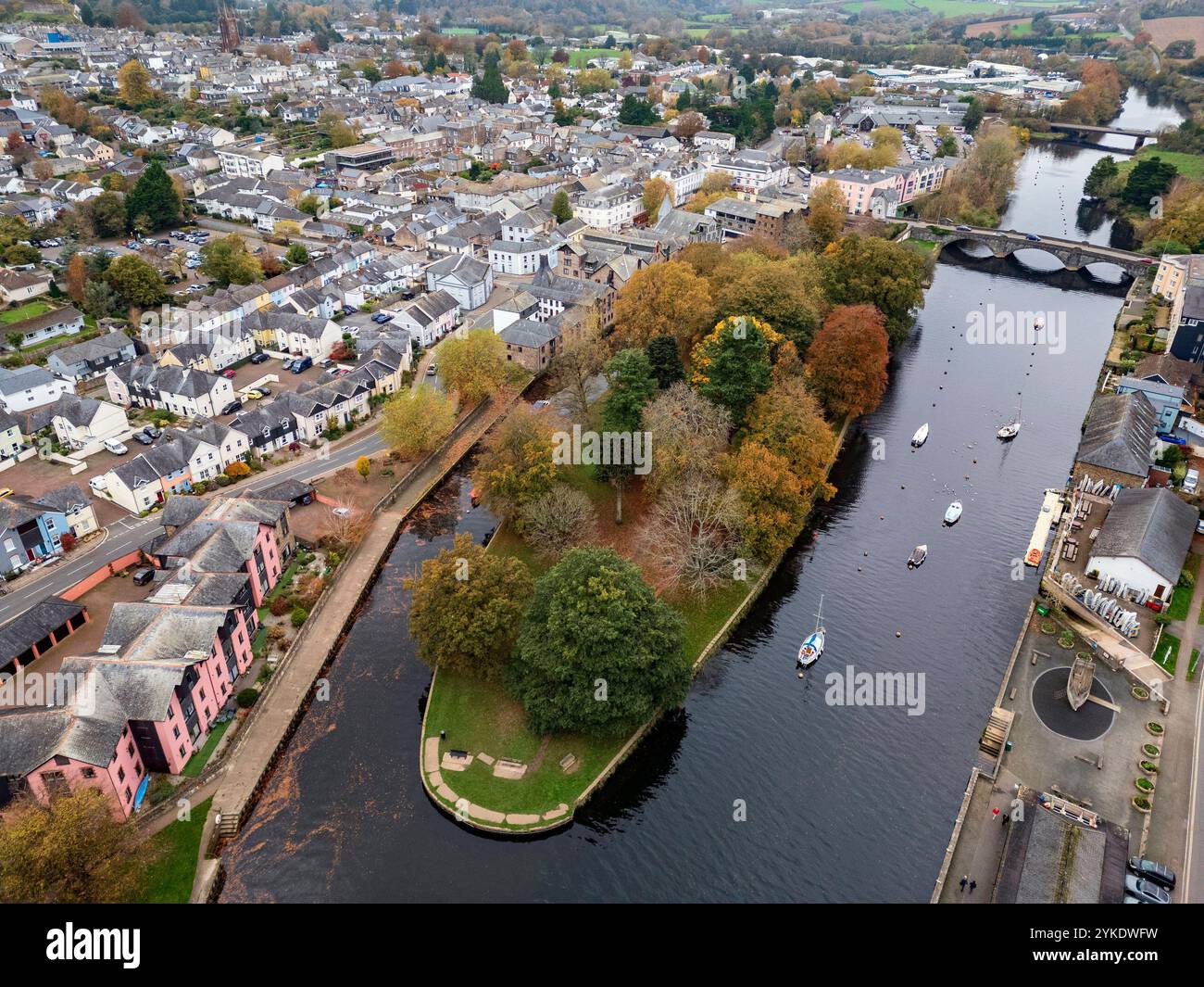 The River Dart and the town of Totnes in Devon, southwest England Stock ...