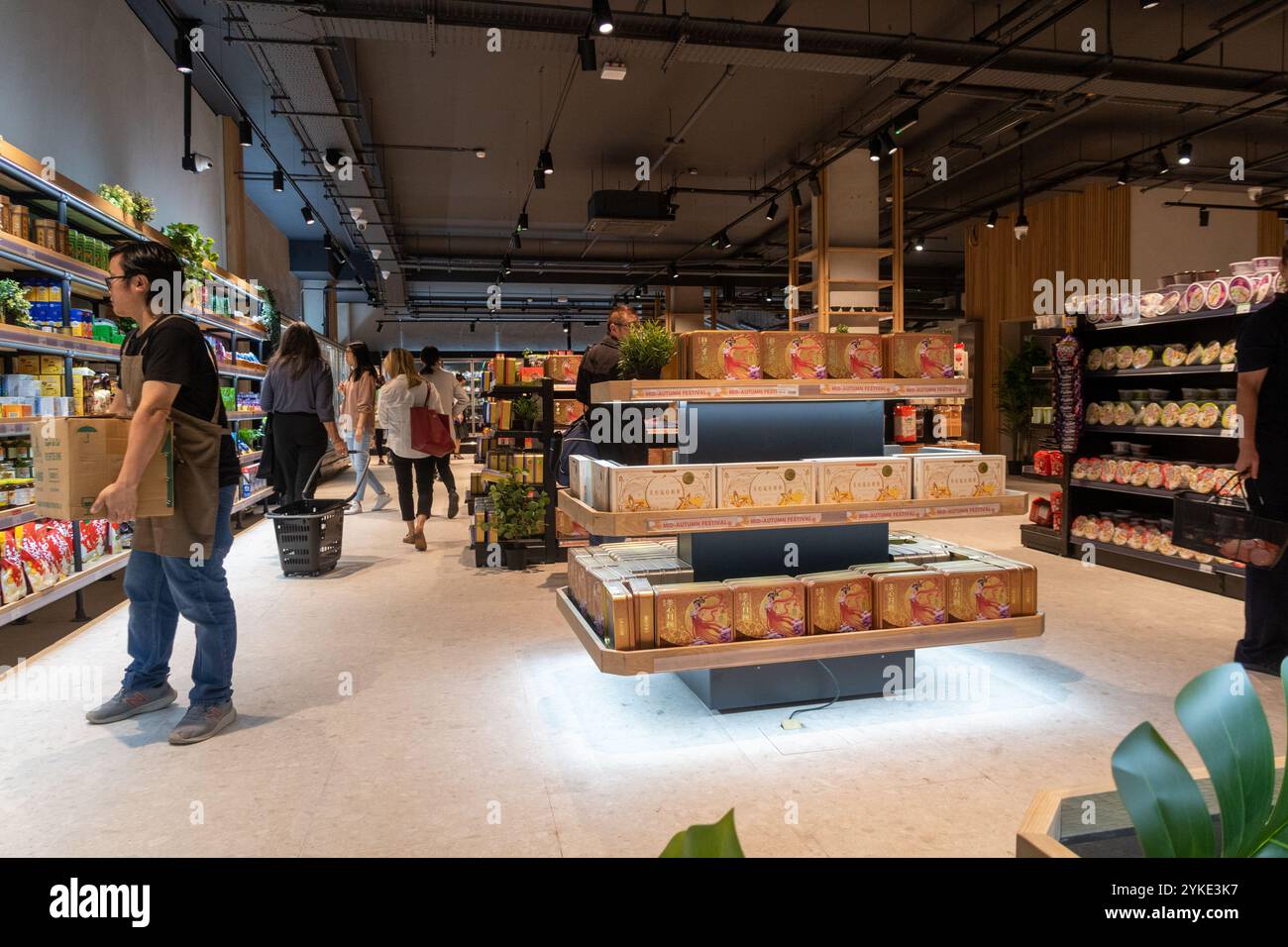 Tian Tian supermarket, Canary Wharf London Stock Photo - Alamy