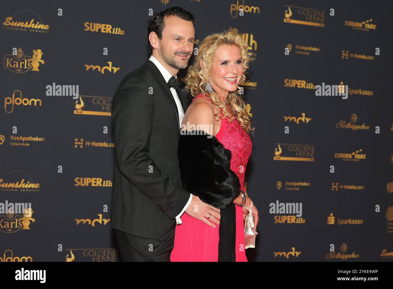 Verleihung der Goldenen Henne 2024 Victoria Herrmann mit Ehemann Uwe ...