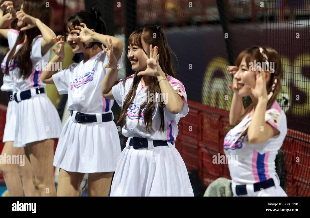 The Taiwanese professional baseball team's cheer dancers perform with ...
