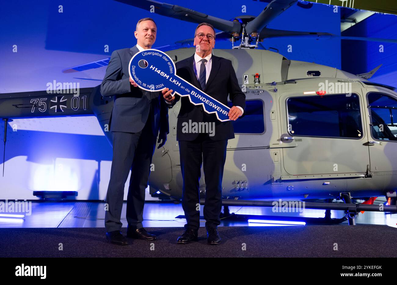 18 November 2024, Bavaria, Donauwörth: Boris Pistorius (r, SPD ...