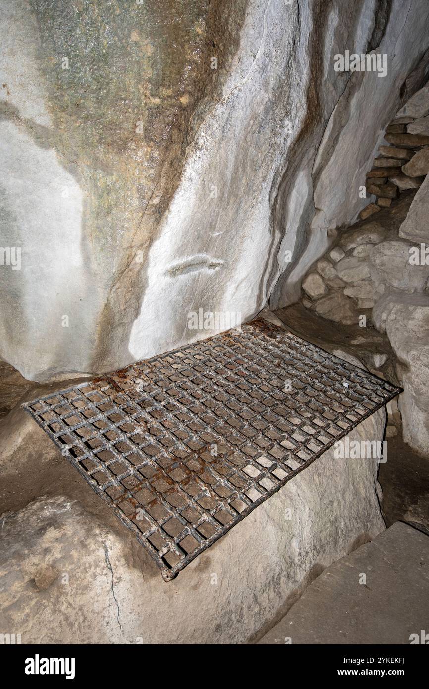 St grate hi-res stock photography and images - Alamy