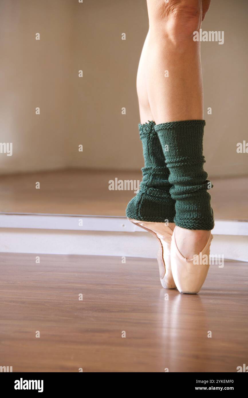 ballet dancer feet on pointe shoes with green legwarmers Stock Photo ...