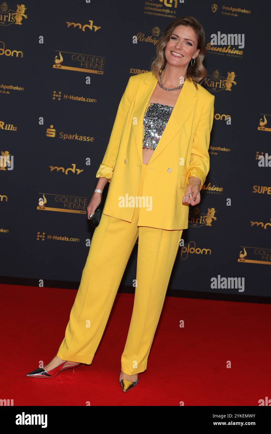 Verleihung der Goldenen Henne 2024 Wiebke Binder Moderatorin auf dem roten Teppich. Verleihung ...