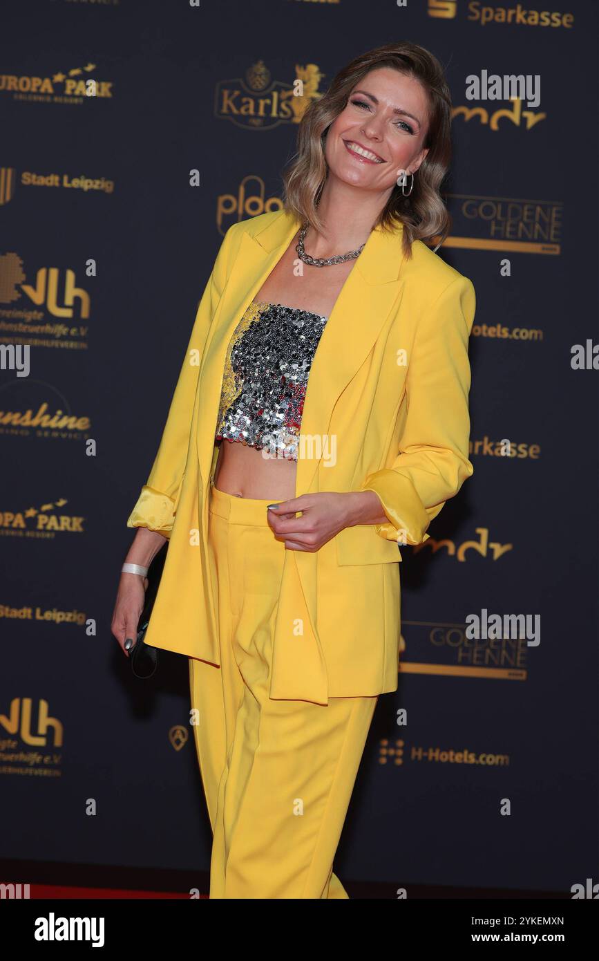 Verleihung der Goldenen Henne 2024 Wiebke Binder Moderatorin auf dem roten Teppich. Verleihung ...