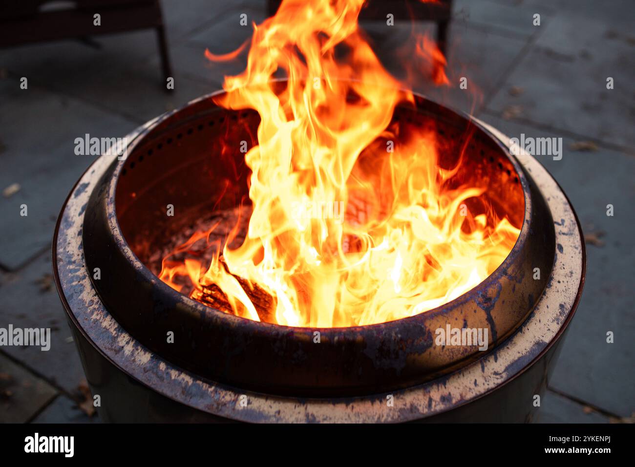 Ash in fire pit hi-res stock photography and images - Alamy