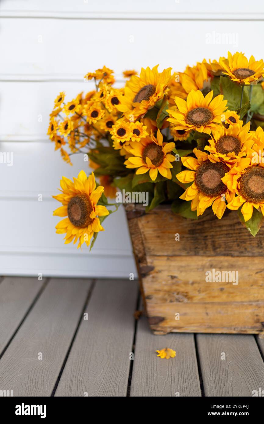 Rustic basket design hi-res stock photography and images - Alamy
