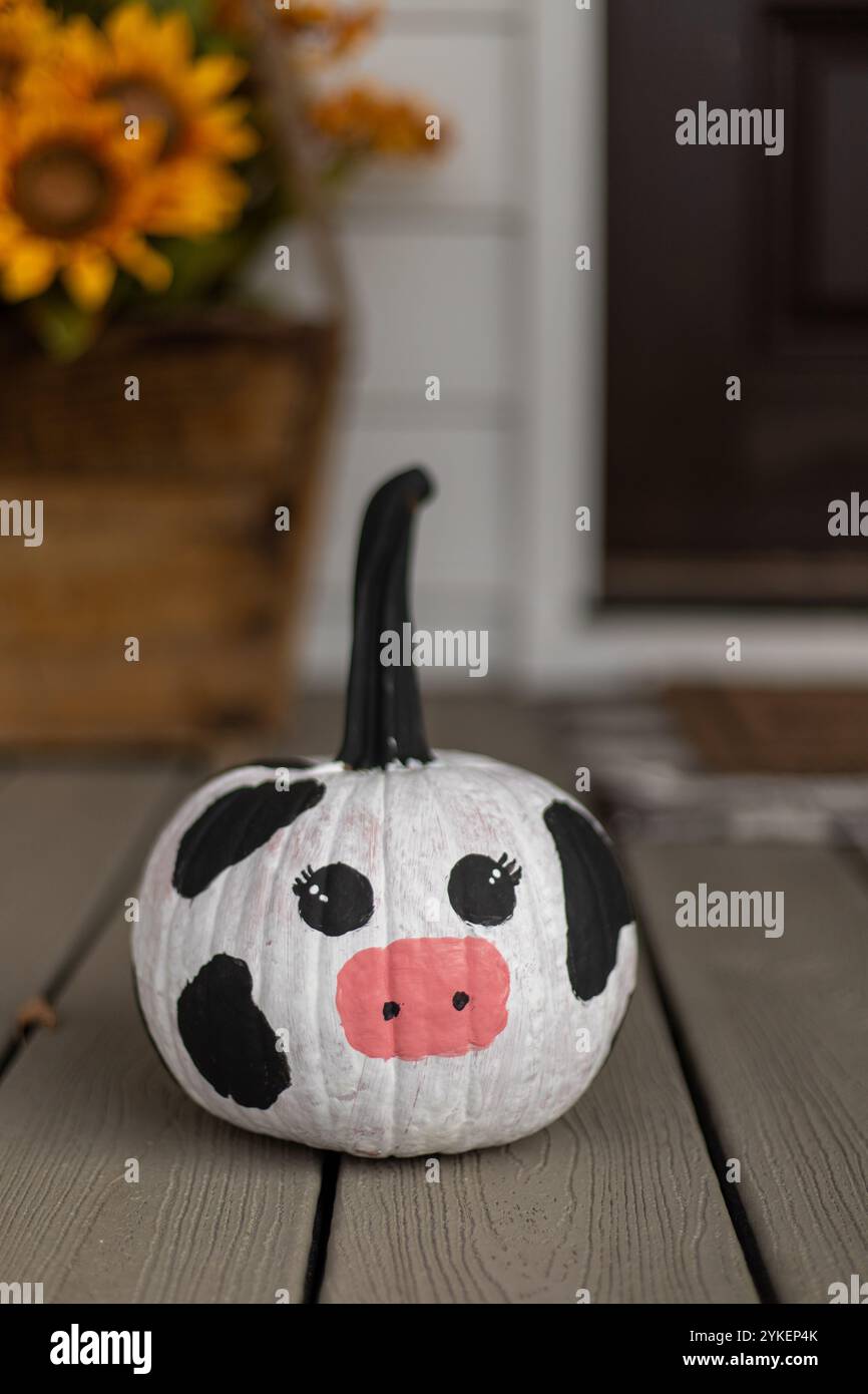 Charming front porch hi-res stock photography and images - Alamy