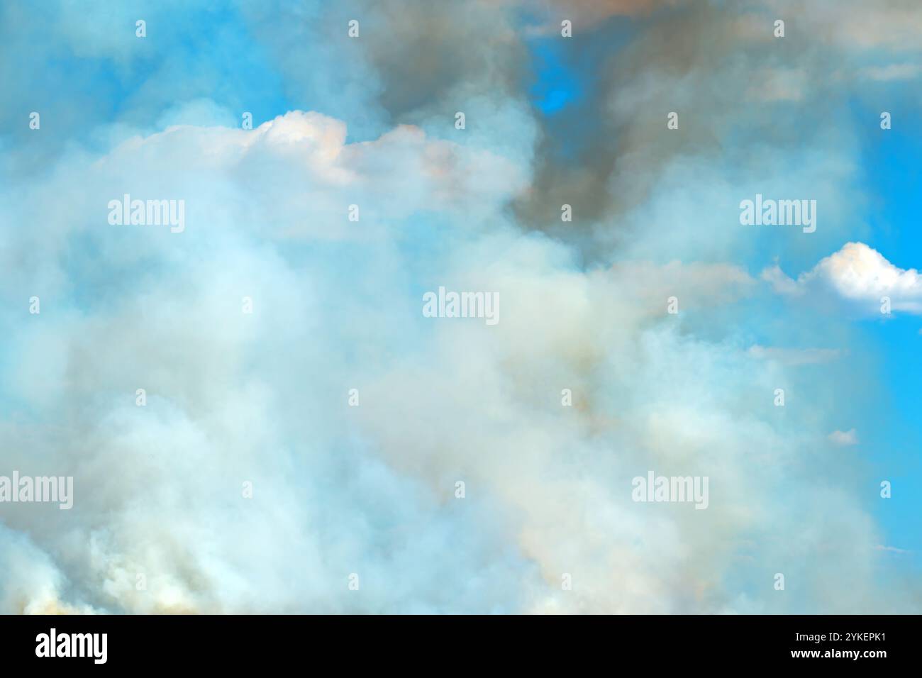 Wildfire smoke landscape hi-res stock photography and images - Alamy