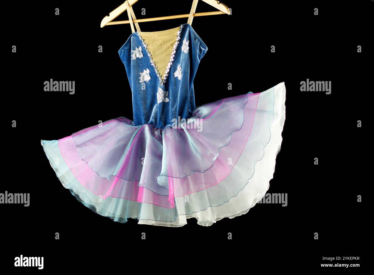Dancer girl pink costume hi-res stock photography and images - Alamy