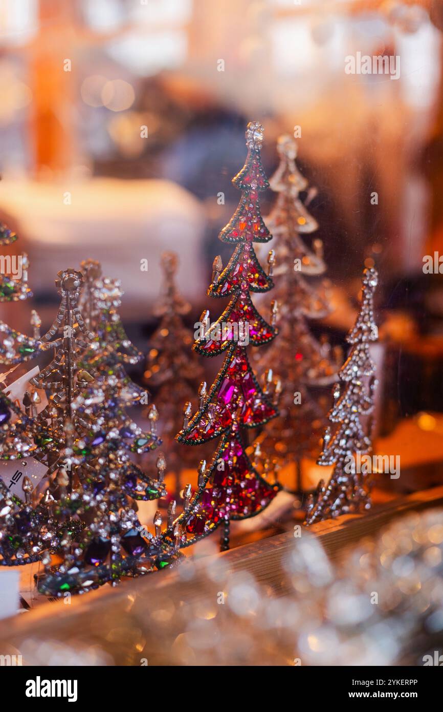 Beaded holiday trees hi-res stock photography and images - Alamy