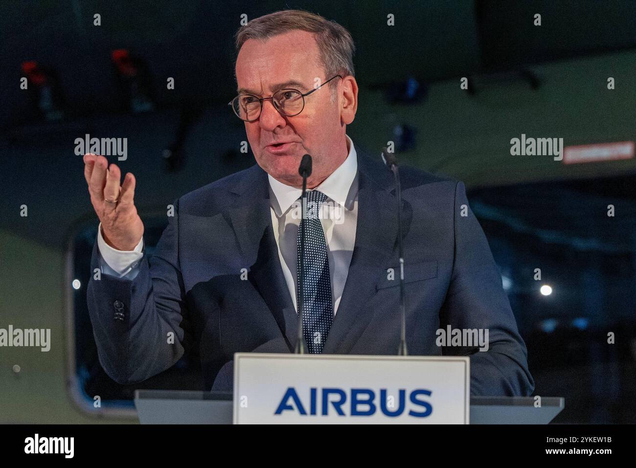 Boris Pistorius bei Airus in Donauwoerth zur Uebergabe der ersten ...