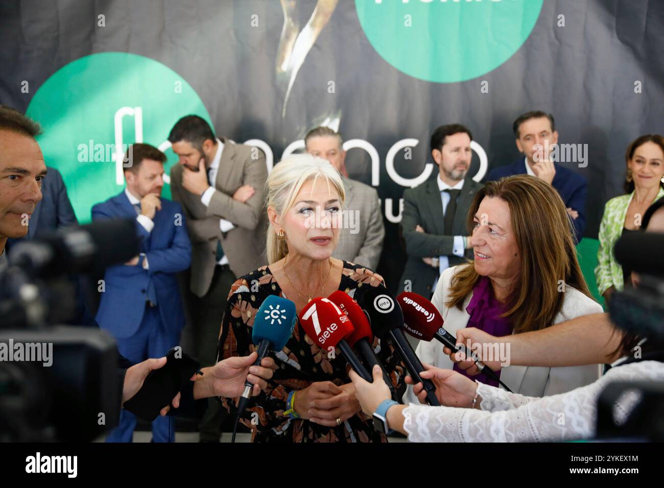 The regional ministers of Educational Development and Vocational Training, María del Carmen ...