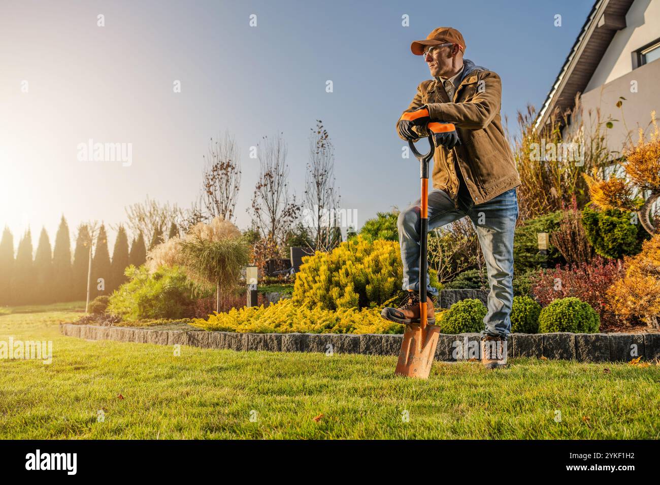 Man digging well hi-res stock photography and images - Alamy