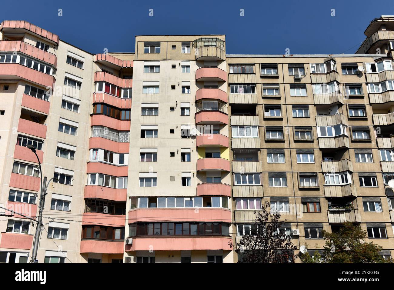 Massive huge block building structure hi-res stock photography and ...