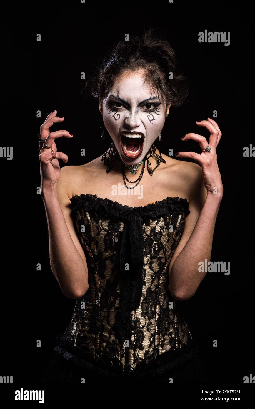 Expression poised hi-res stock photography and images - Alamy