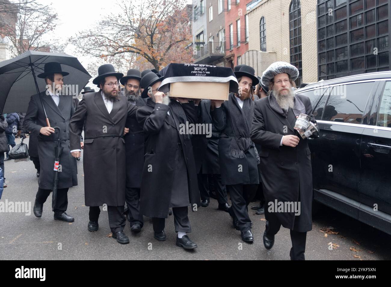 An ultra orthodox Jewish funeral in Brooklyn, New York Stock Photo - Alamy