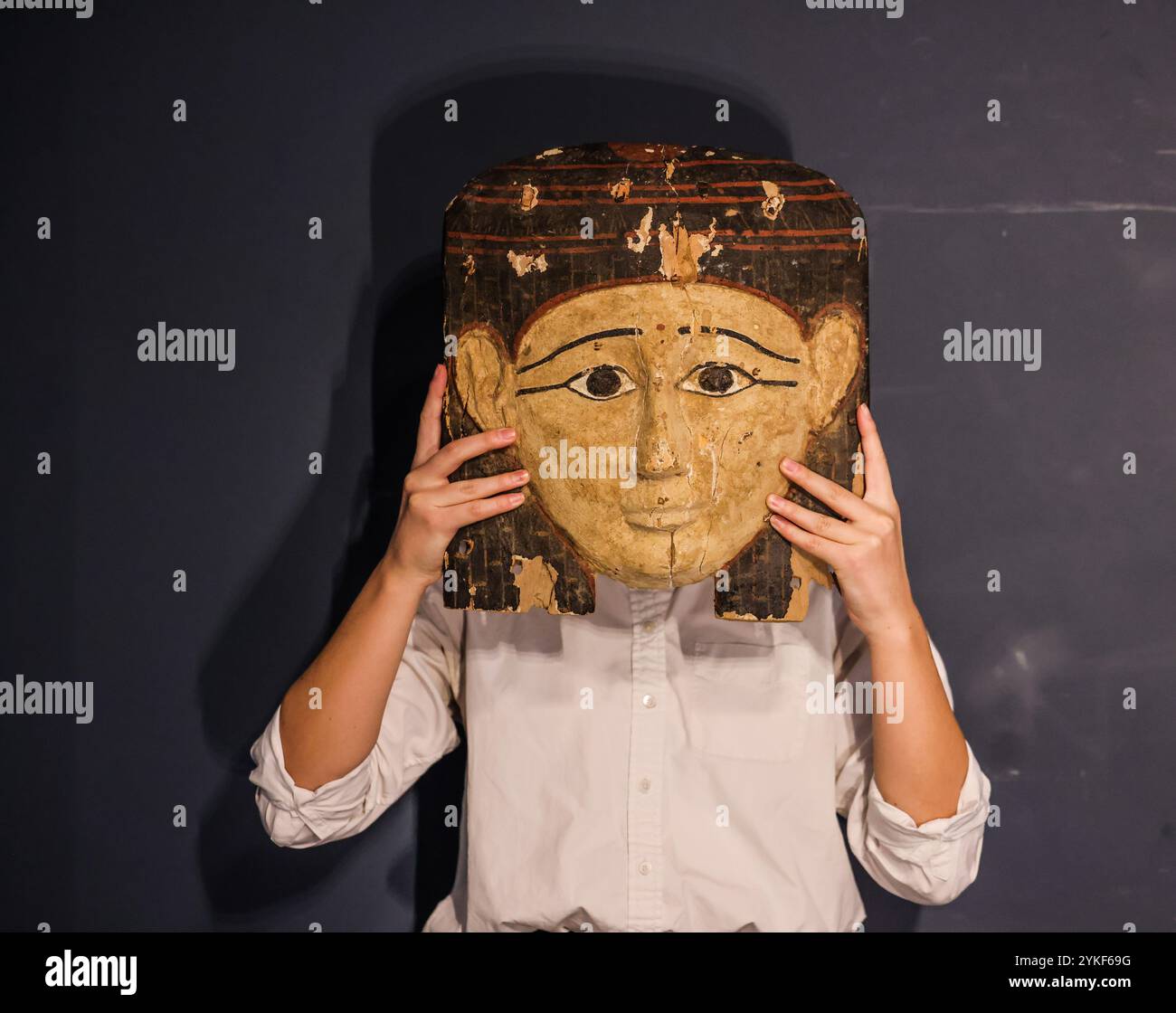 Alon Zakaim Fine Art, London 18 Nov 2024 Egyptian Carved and Painted ...