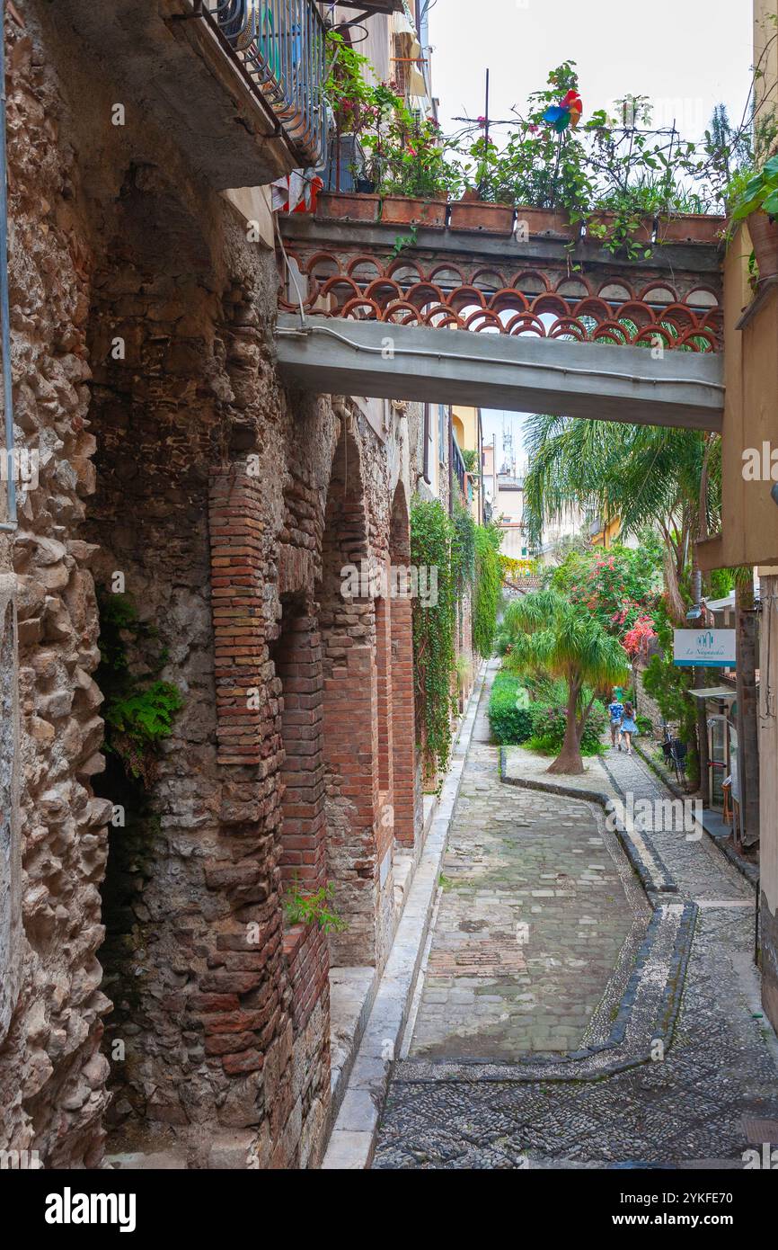 The Naumachie: 1st century Roman wall, 130 meters long, with 18 niches ...