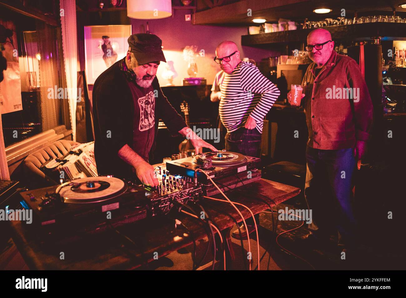 The nightingale pub hi-res stock photography and images - Alamy
