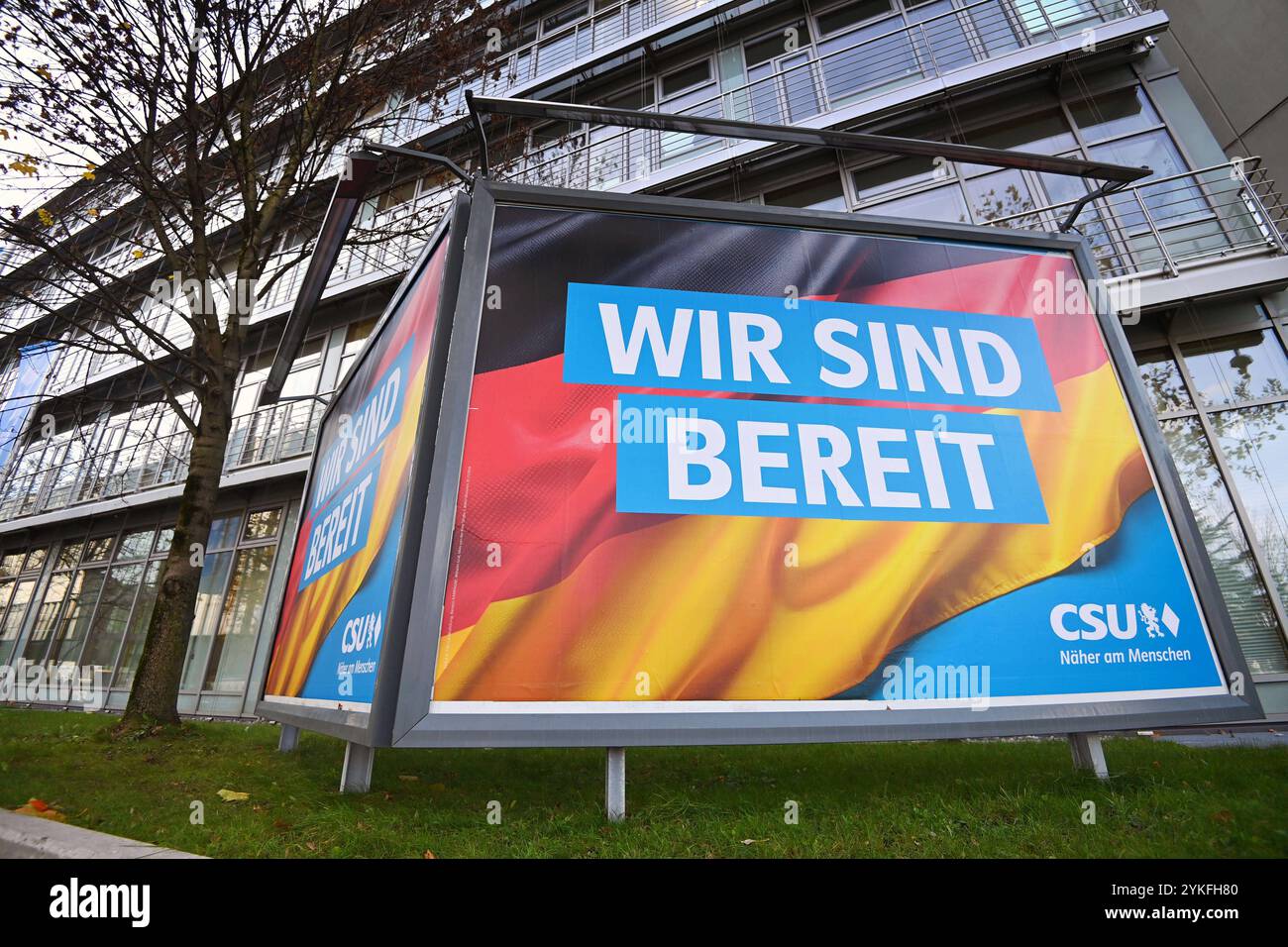 Wahlplakat der CSU vor der CSU Landesleitung in Muenchen am 18.11.2024 ...