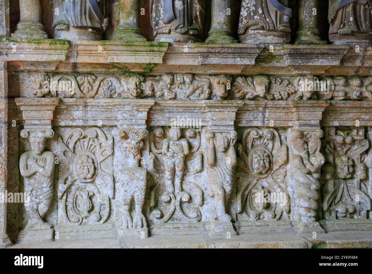 Umfriedeter Pfarrbezirk Enclos paroissial Kirche Eglise Notre-Dame de Bodilis aus dem 16 ...