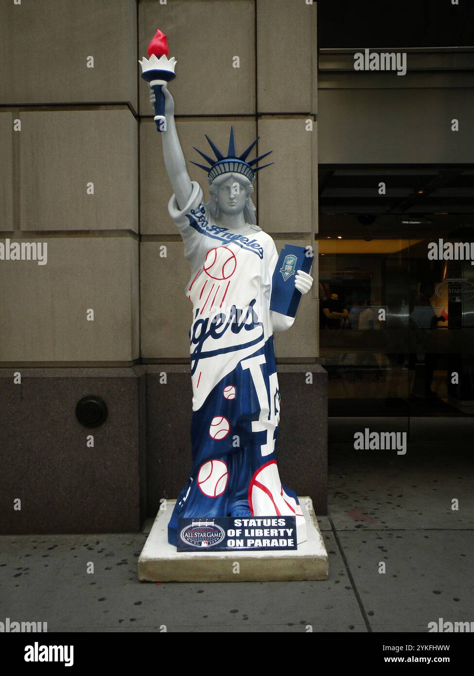 Statues of liberty on parade hi-res stock photography and images - Alamy