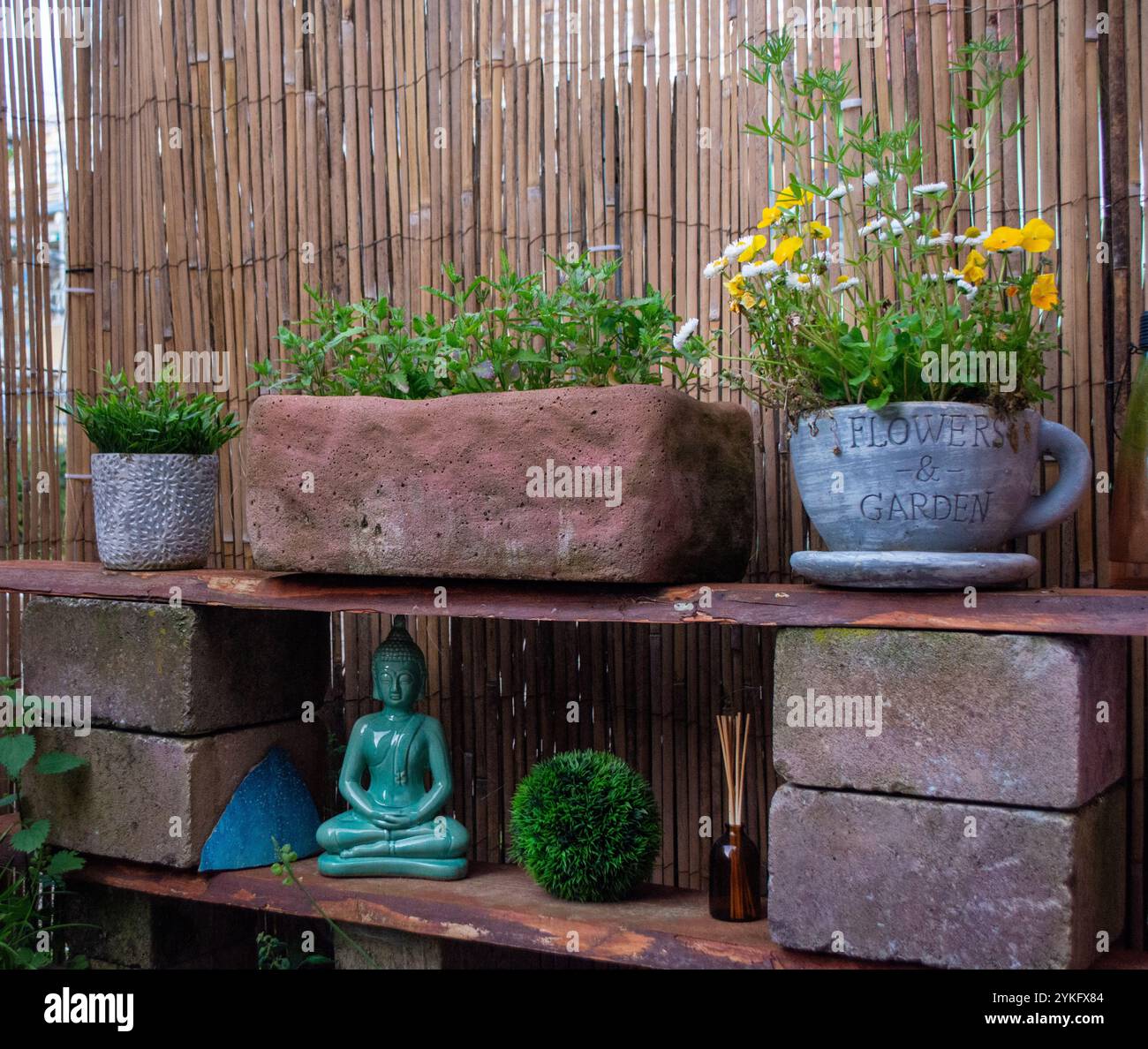 Buddha statuette home decoration hi-res stock photography and images ...