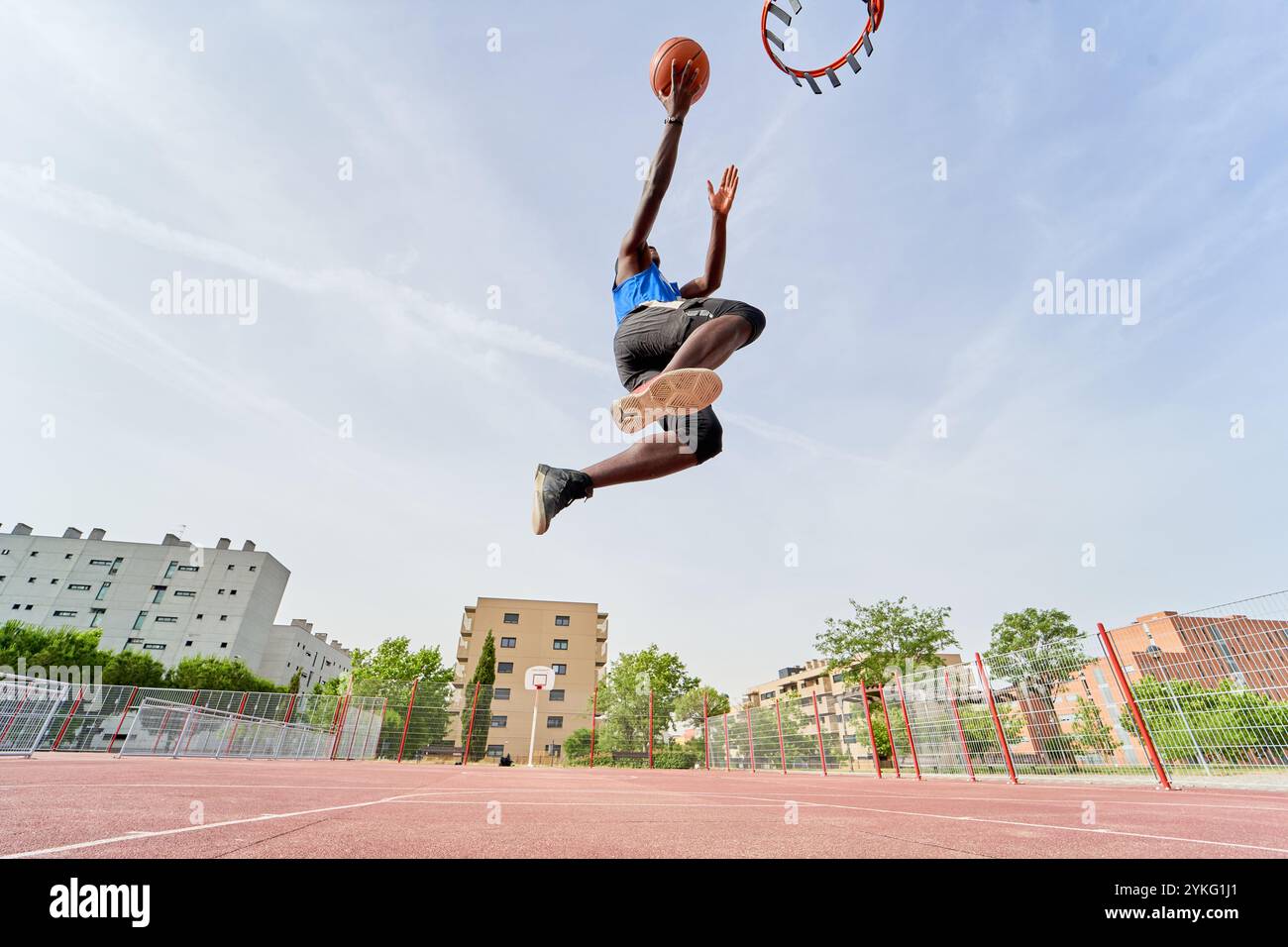 Silhouette man slam dunking basketball hi-res stock photography and ...