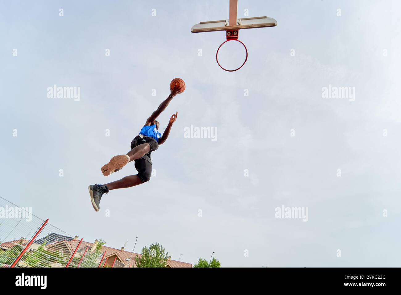 Man dunking basketball african american hi-res stock photography and ...
