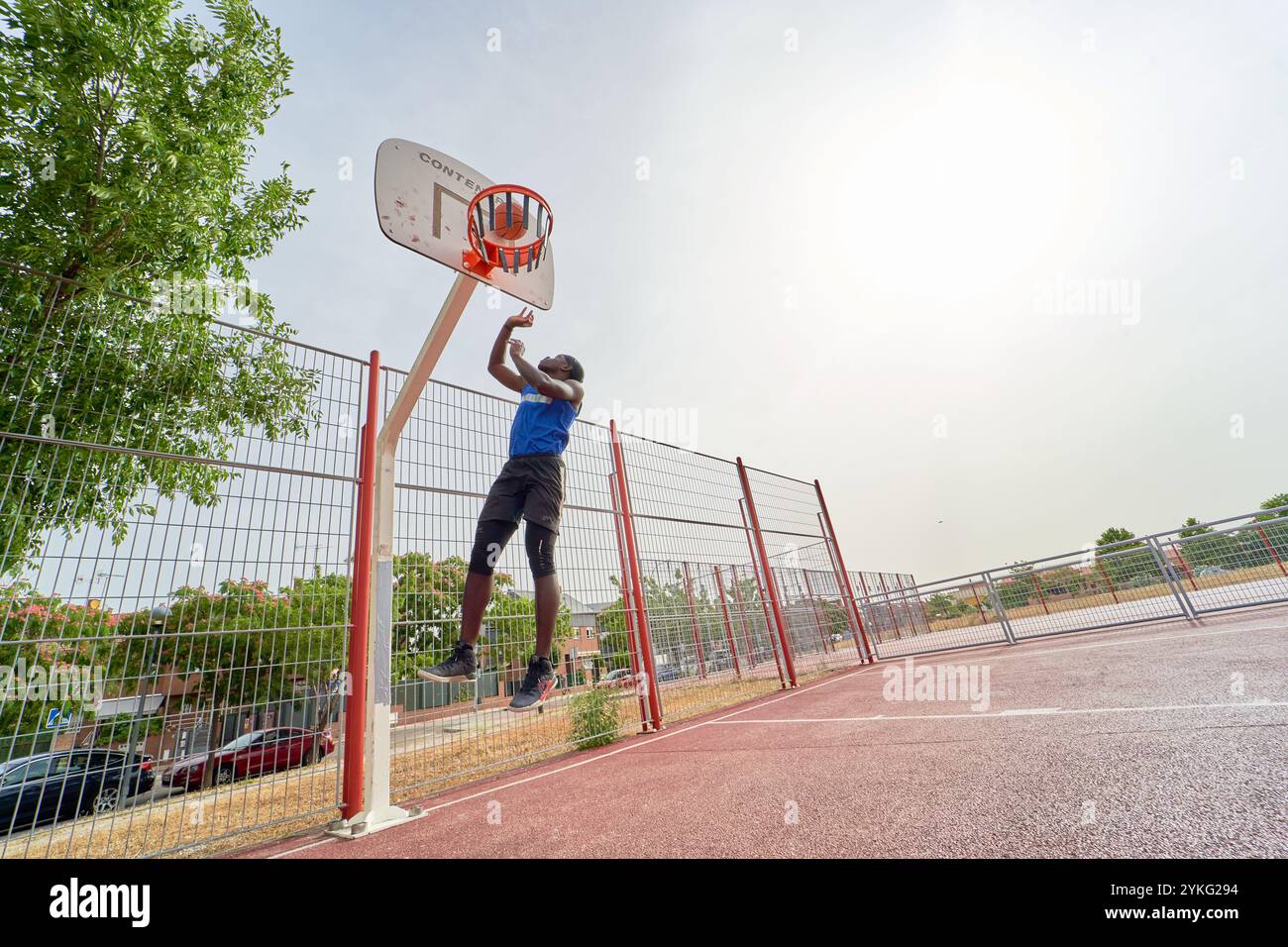 Black basketball player hi-res stock photography and images - Alamy