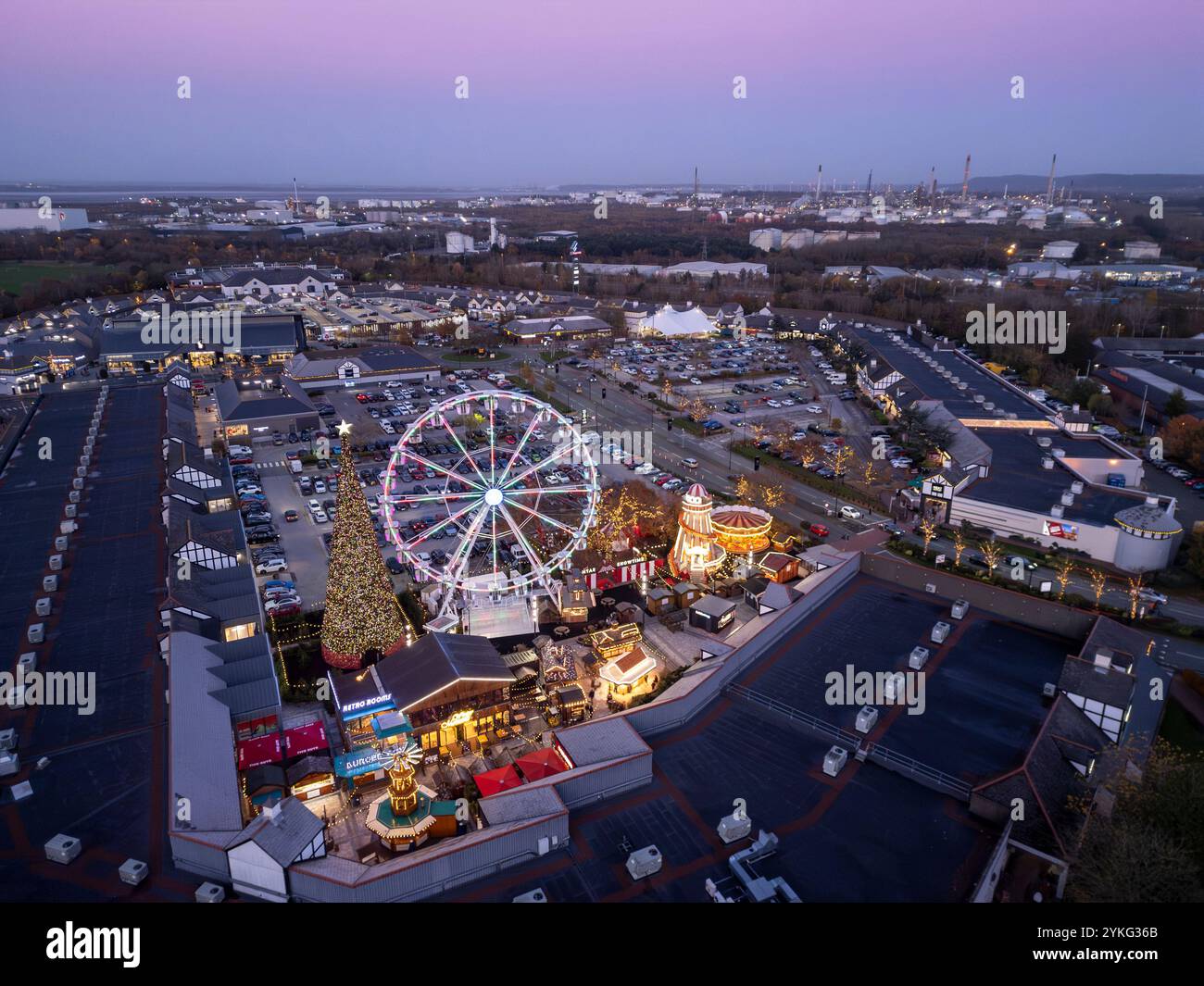 Hyper-lapse, Christmas Market lights and tree at Cheshire Oaks Designer ...