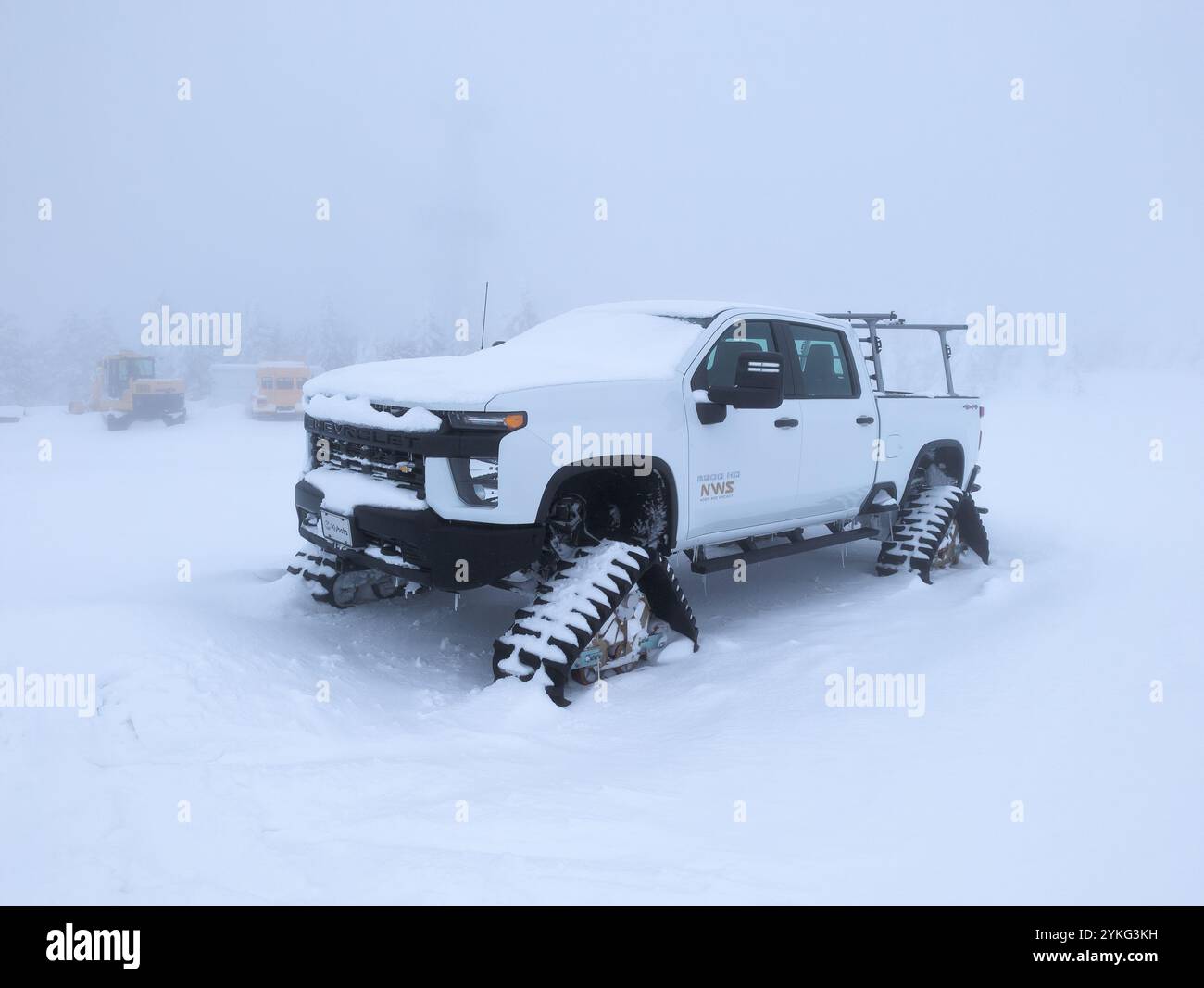 A converted 4x4 with snowtracks in deep snow at the top of Yokoteyama ...