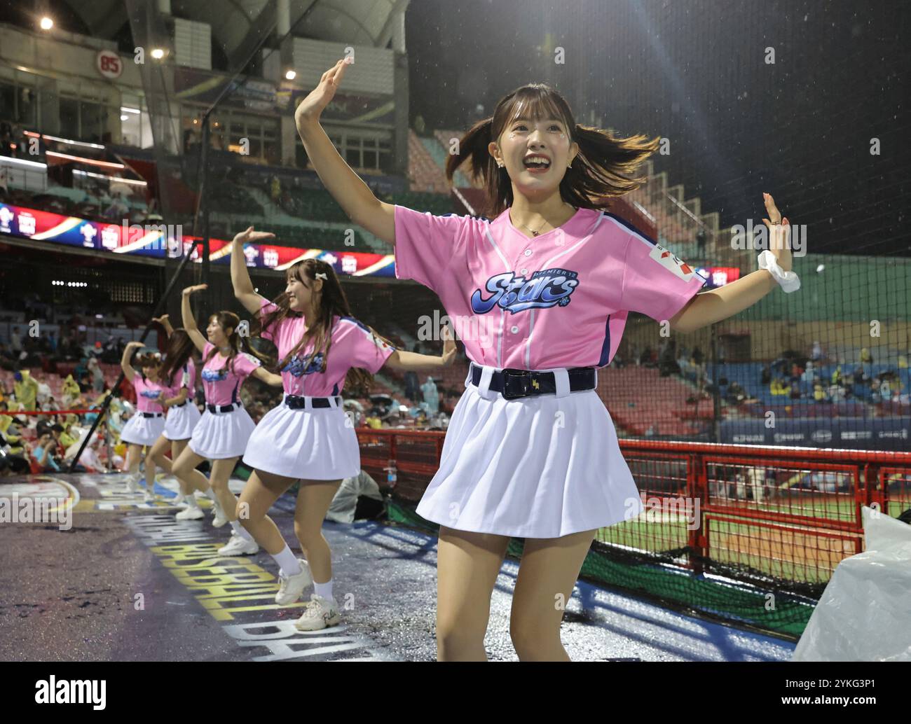 The Taiwanese professional baseball team's cheer dancers perform with ...