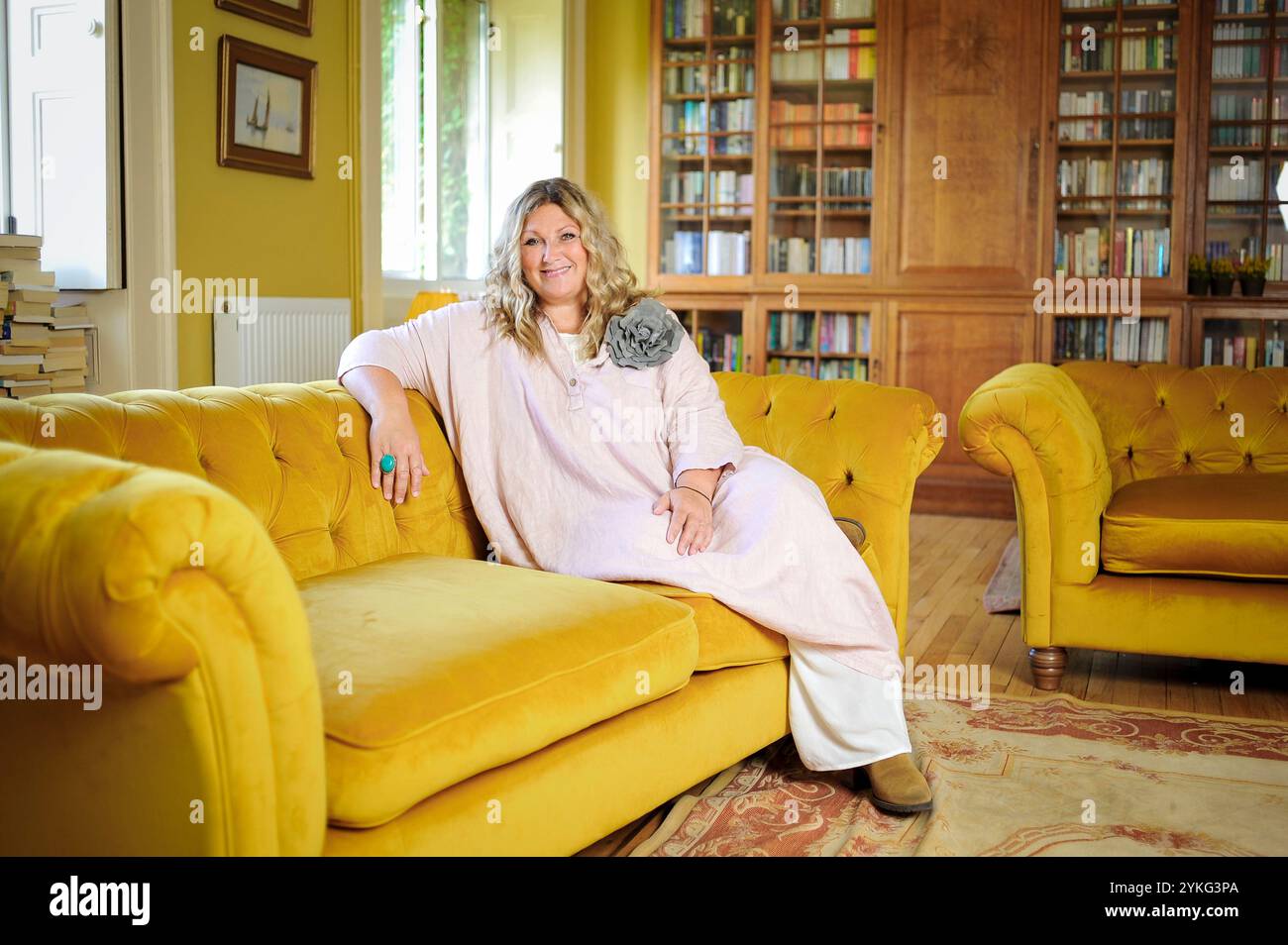 Author Amanda Prowse pictured at home Stock Photo - Alamy