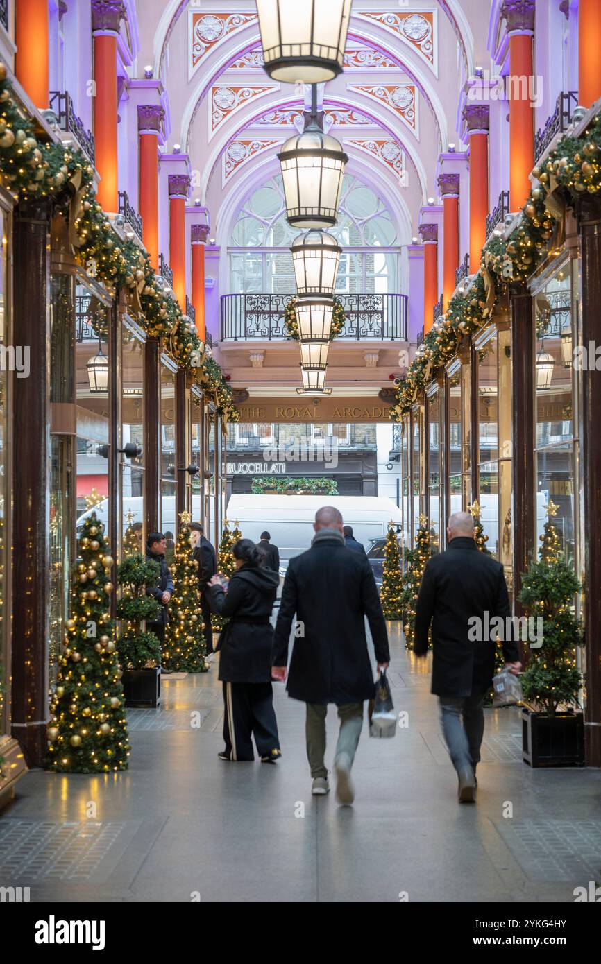 Mayfair, London, UK. 18th Nov, 2024. Christmas decorations and window ...