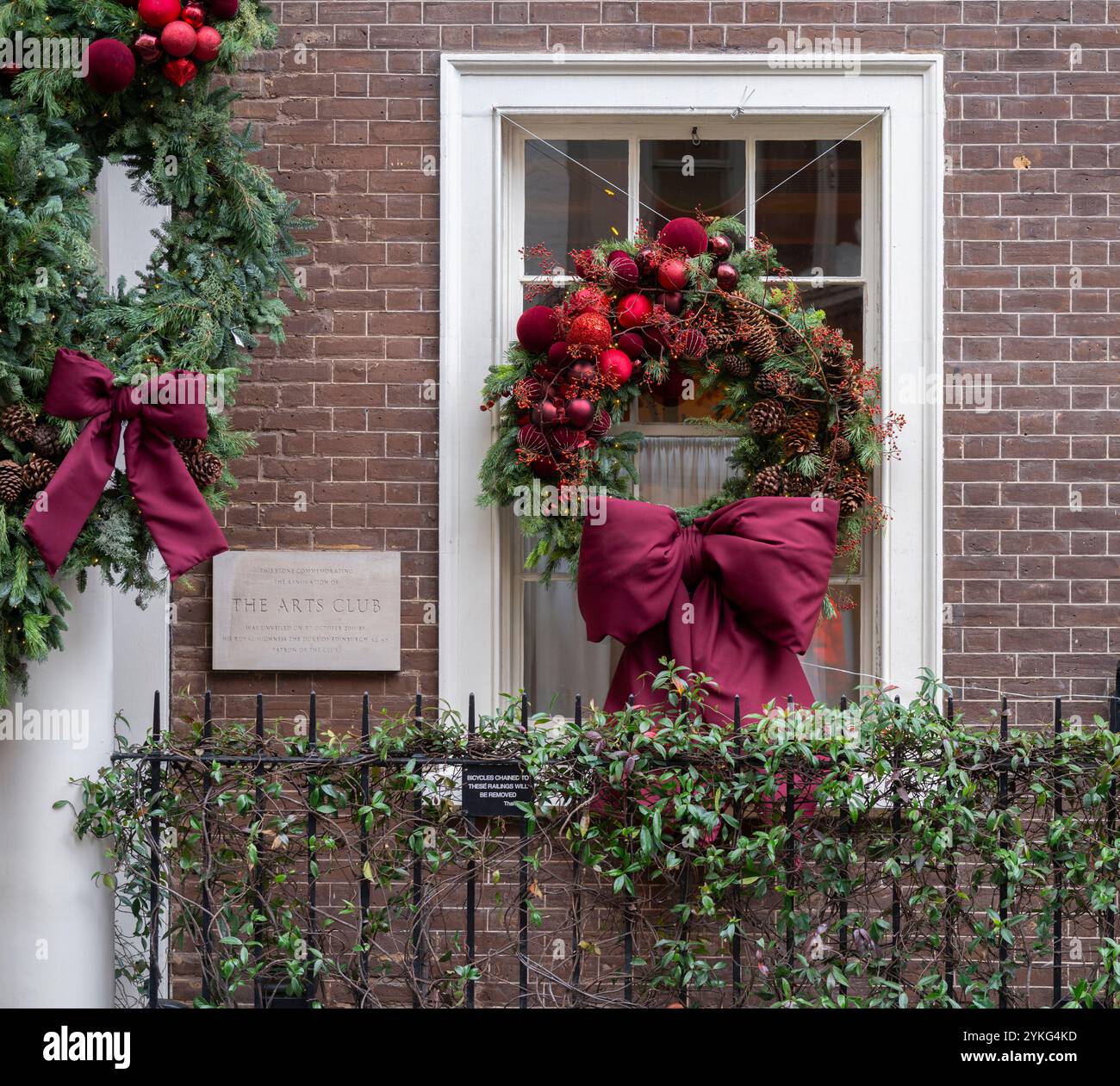 Mayfair, London, UK. 18th Nov, 2024. Christmas decorations and window ...