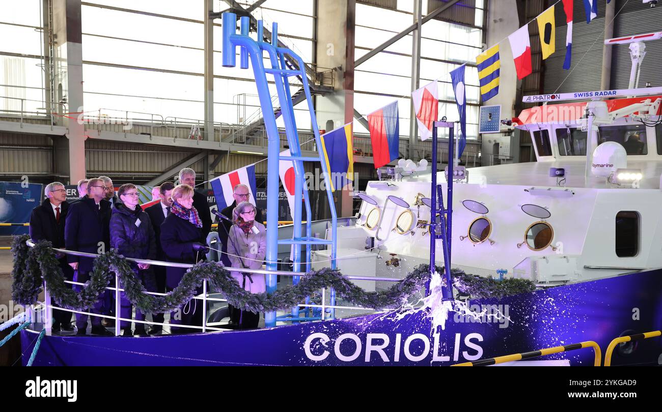 18 November 2024, Schleswig-Holstein, Lauenburg: Schleswig-Holstein's Science Minister Karien ...