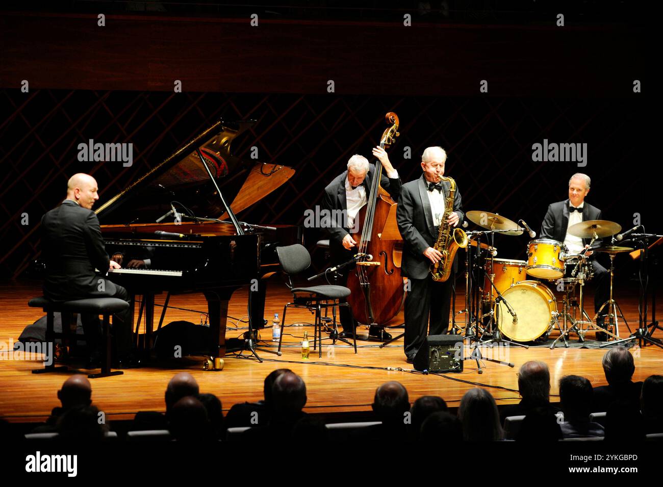 Der deutsche Jazz-Pianist Chris Hopkins und sein International Swing ...