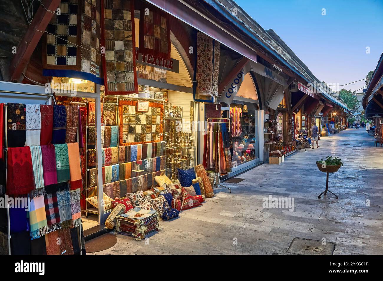 Arasta Bazaar near the Blue Mosque in Istanbul, Turkiye Stock Photo - Alamy