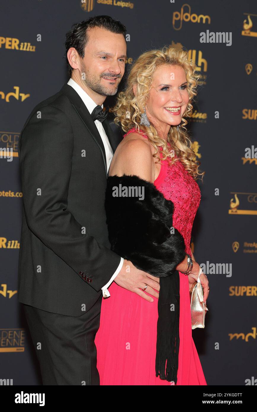 Verleihung der Goldenen Henne 2024 Victoria Herrmann mit Ehemann Uwe ...