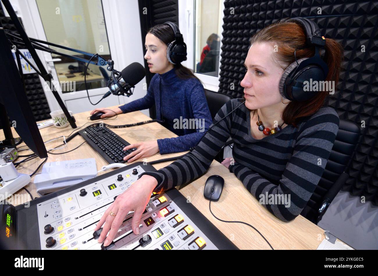 Sound muting hi-res stock photography and images - Alamy